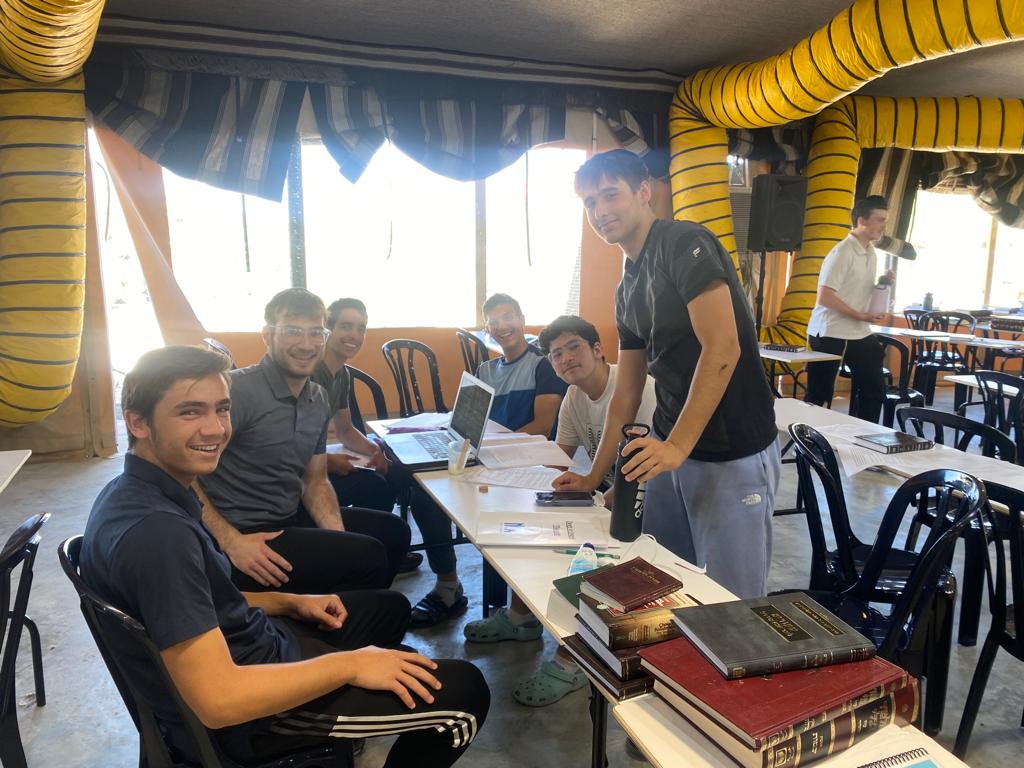 Chabura Spotlight: Yitzchok Lowy - Kollel